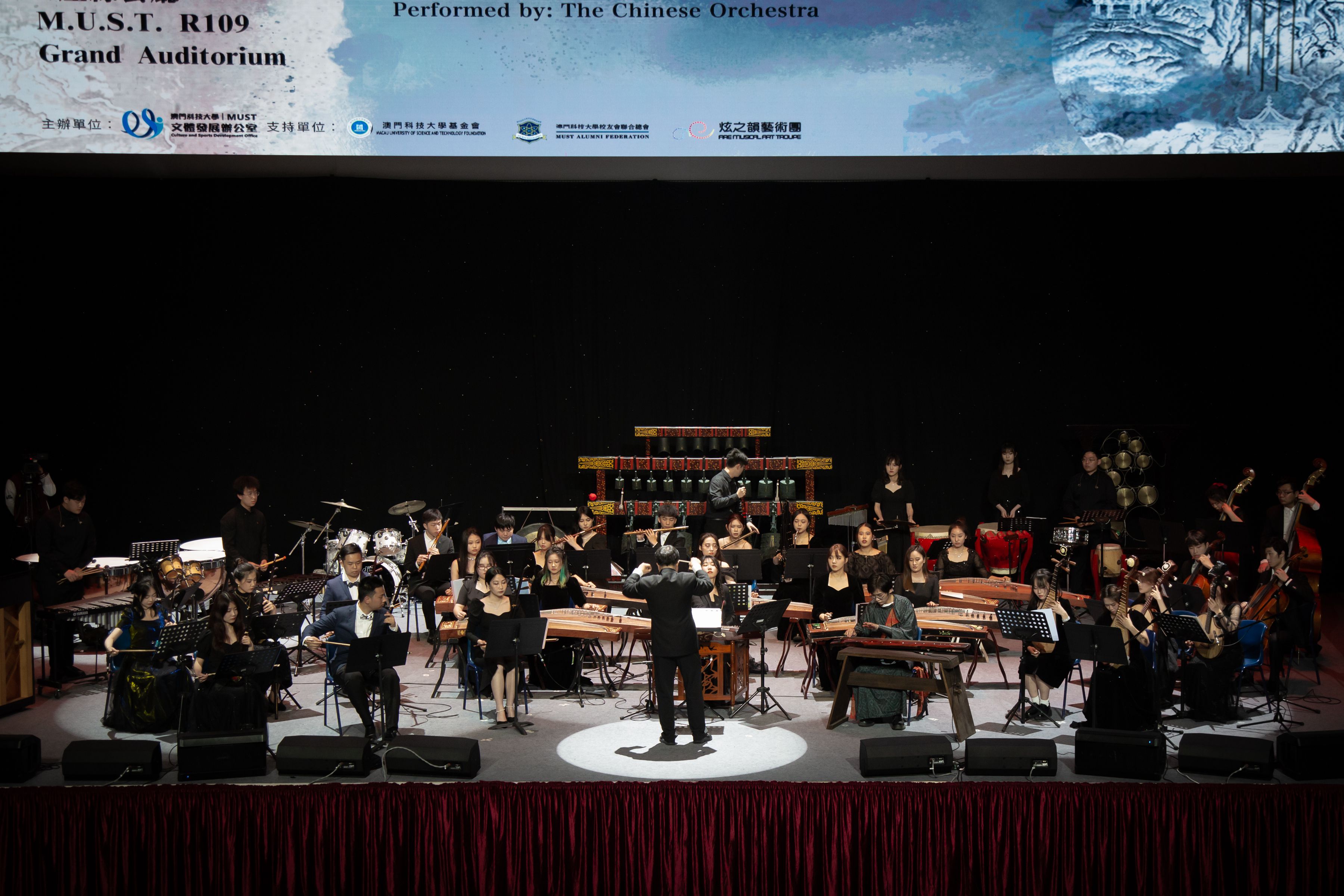 Listen to the music of the country and taste the beauty of Chinese ...