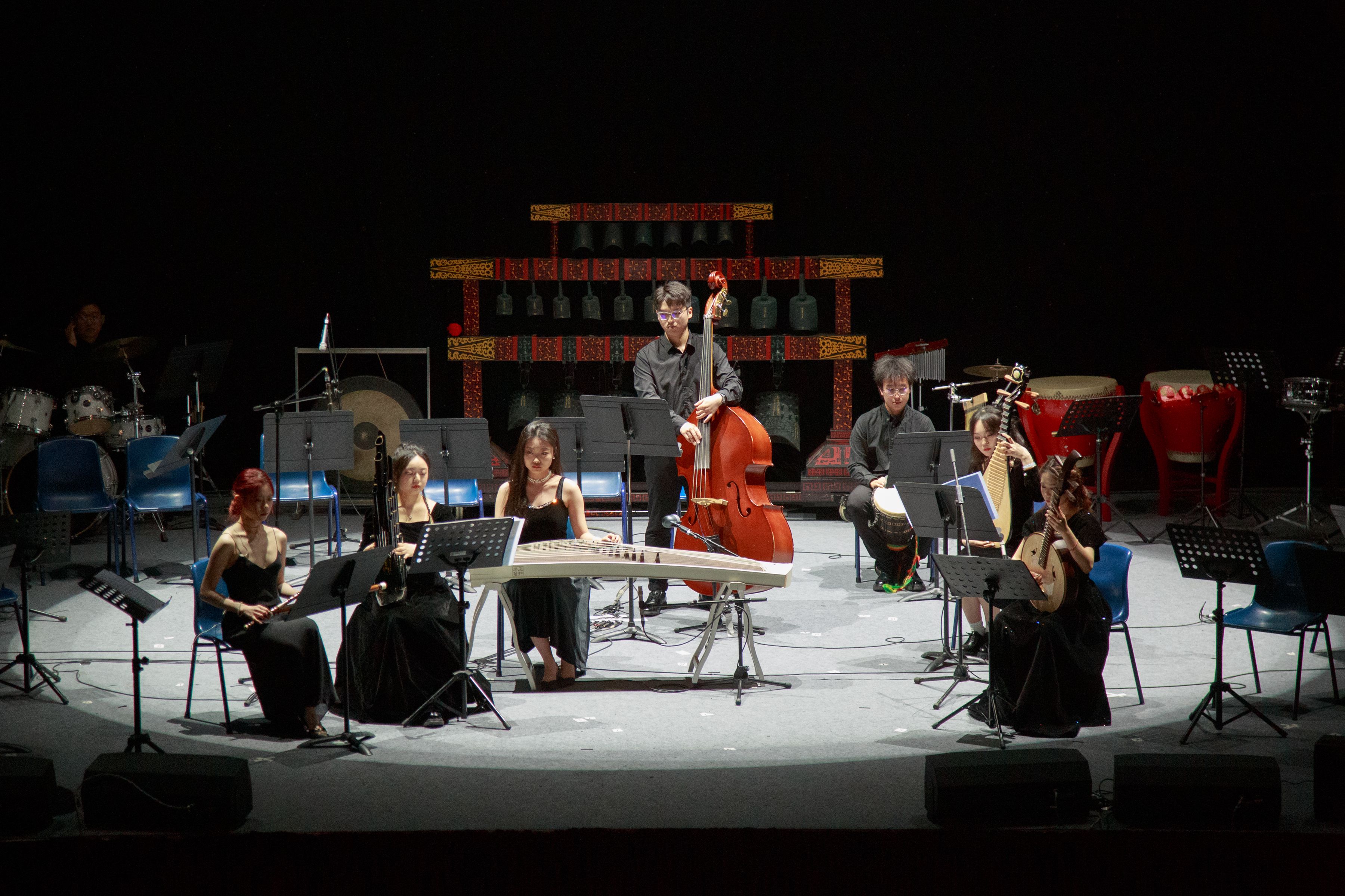 Listen to the music of the country and taste the beauty of Chinese ...