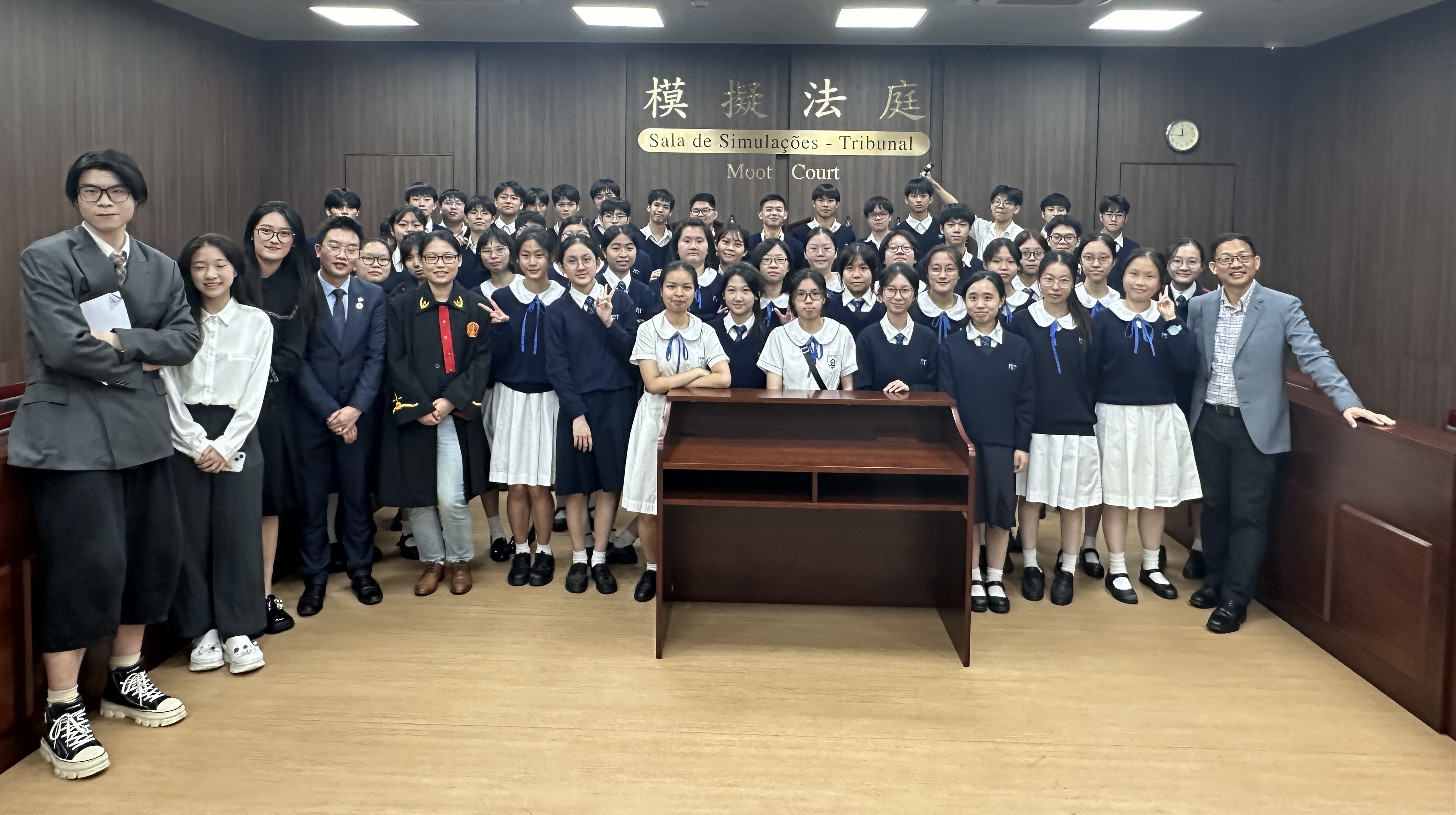Two local secondary schools in Macau visited the Faculty of Law at M.U ...