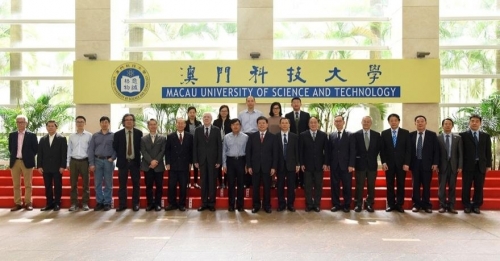 澳门科学技术发展基金专家组考察澳科大月球与行星科学实验室