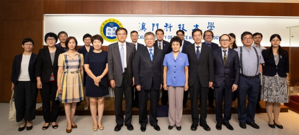 Professor Lin Huiqing, Director of the Health Professions Education ...